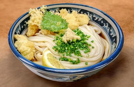 正直1番おいしいと思う『うどんチェーン』TOP3！圧倒的1位に「喉越しが最高」「打ち立ての麺の新鮮さ」 | TRILL【トリル】