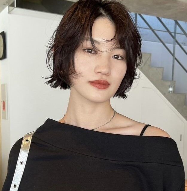 【30代ヘアスタイル／ボブ】ゆるっと崩したラフな質感で魅せる、大人のリラックスボブがNEXTトレンド | TRILL【トリル】