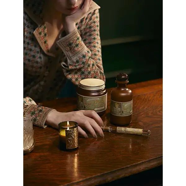 「ミュシャ」1周年を祝した新作コレクションが登場。120年前のポスターを題材にしたフレグランスに興味津々 | TRILL【トリル】