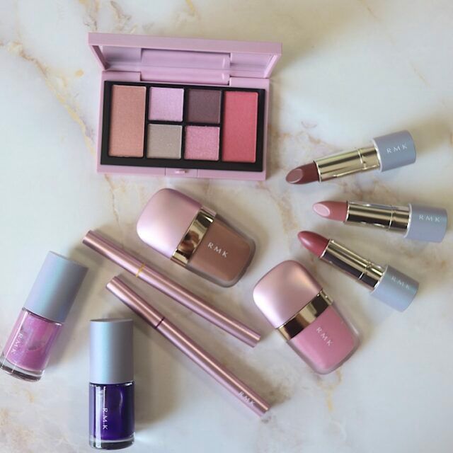 RMKの「2024年クリスマスコフレ」全色スウォッチ！イエベ、ブルベ別のおすすめも紹介 | TRILL【トリル】