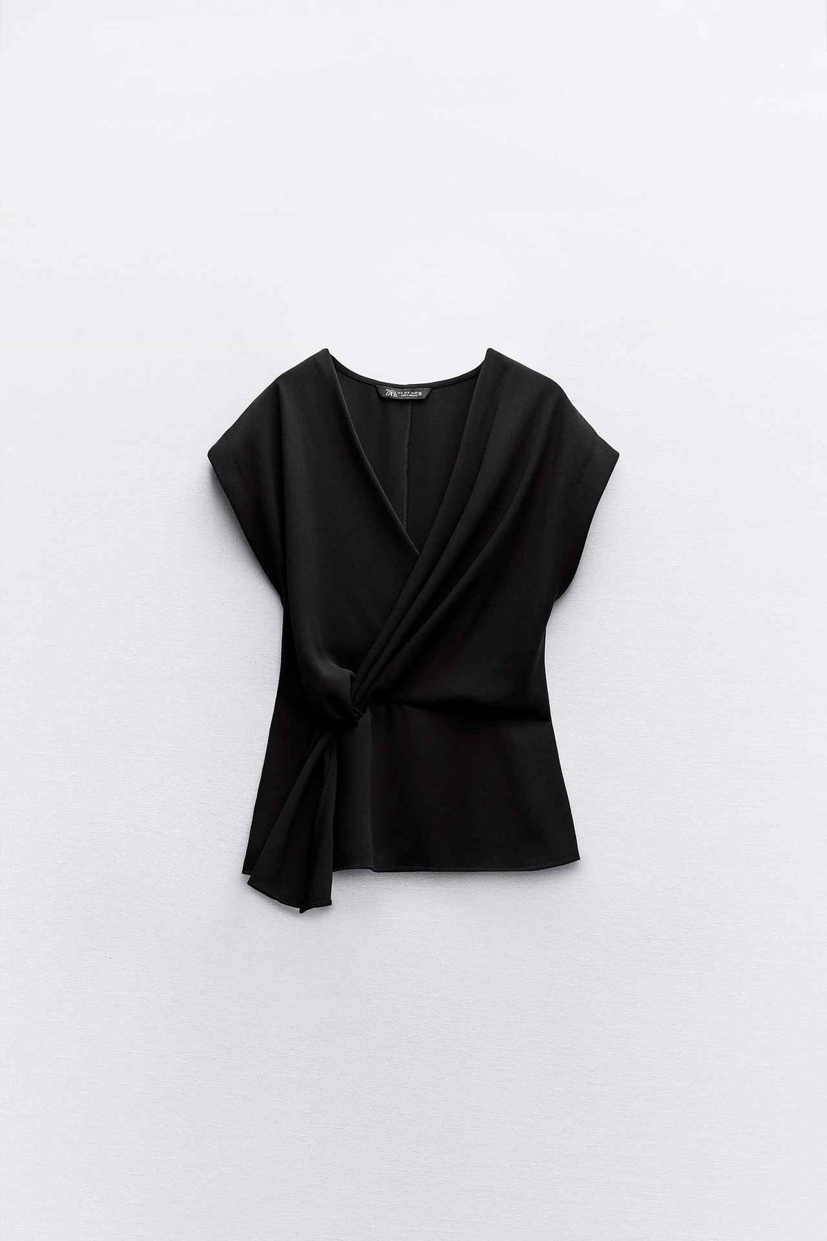 「あの人おしゃれ」と褒められそう！【ZARA】「黒トップス」 | TRILL【トリル】