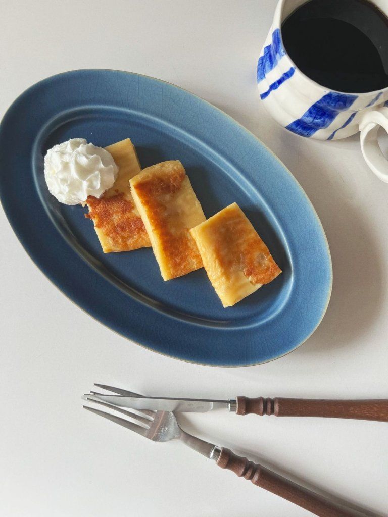 米粉を使った、ごろっとりんごジャムのヨーグルトケーキ【渡辺友美子のコーヒーに合うお菓子のレシピ vol.58 〜レシピで旅するヨーロッパ〜】 | TRILL【トリル】