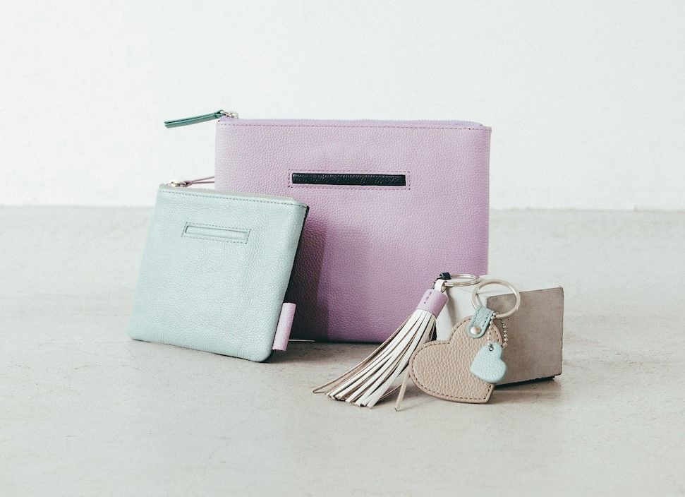 カラーカスタマイズ＆名入れ刻印でオリジナルの一点物に！ ギフトや推し活におすすめのエシカルレザーアイテム【編集部の「これ、気になる！」 Vol.104】 | TRILL【トリル】