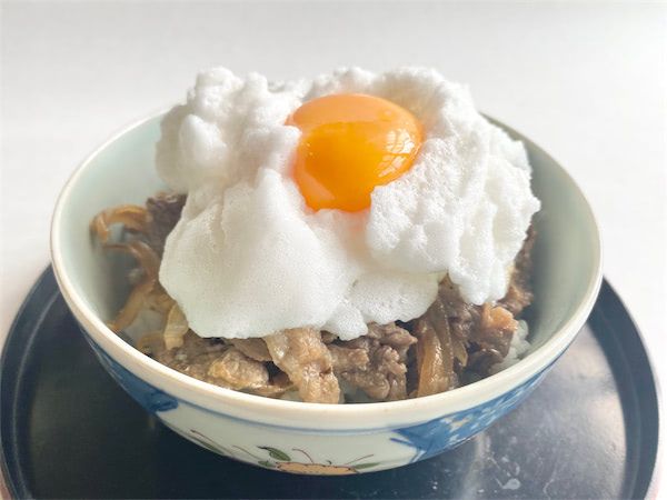 【馬場ごはん】味ではなく“旨味”が濃ゆ～い♡秘密はメイラード反応です♪とろふわ～「焼き牛丼」作ろう！ | TRILL【トリル】