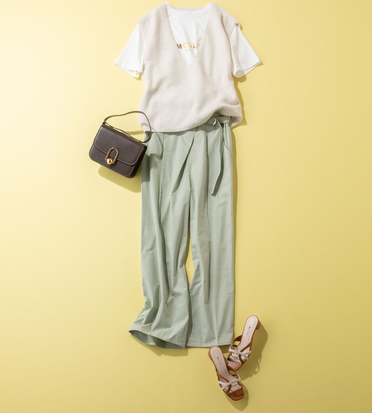 【40代のユニクロ】オシャレの幅を広げる「ニットベスト」は秋中活躍すること間違いなし＜着回しコーデ2＞ | TRILL【トリル】