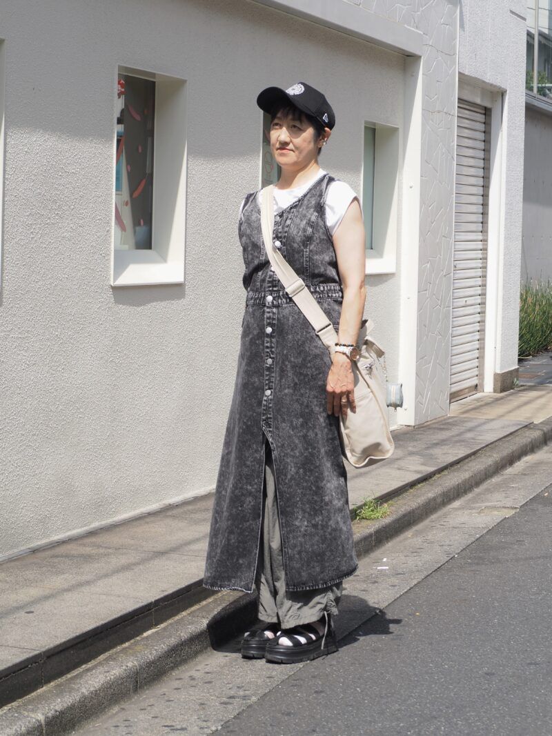 【スナップ】コスパ最強の全身「H＆M」コーデ！ デニム×厚底サンダルで辛口に | TRILL【トリル】