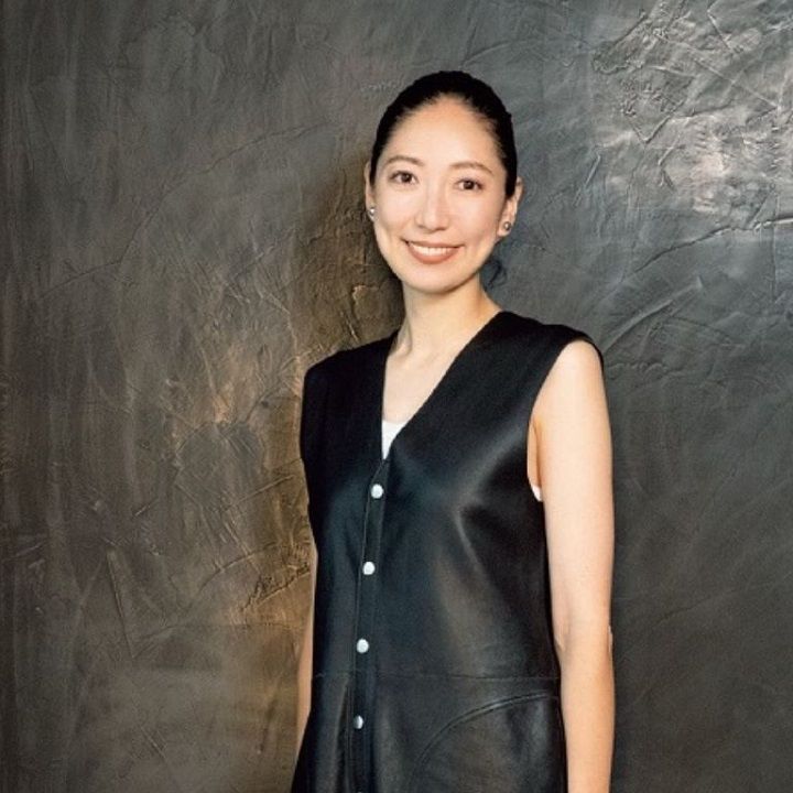 【スナップ】「H&M」コラボのワザありデニムを大人っぽく│PR中山真梨子さん【40代パンツコーデ】 | TRILL【トリル】