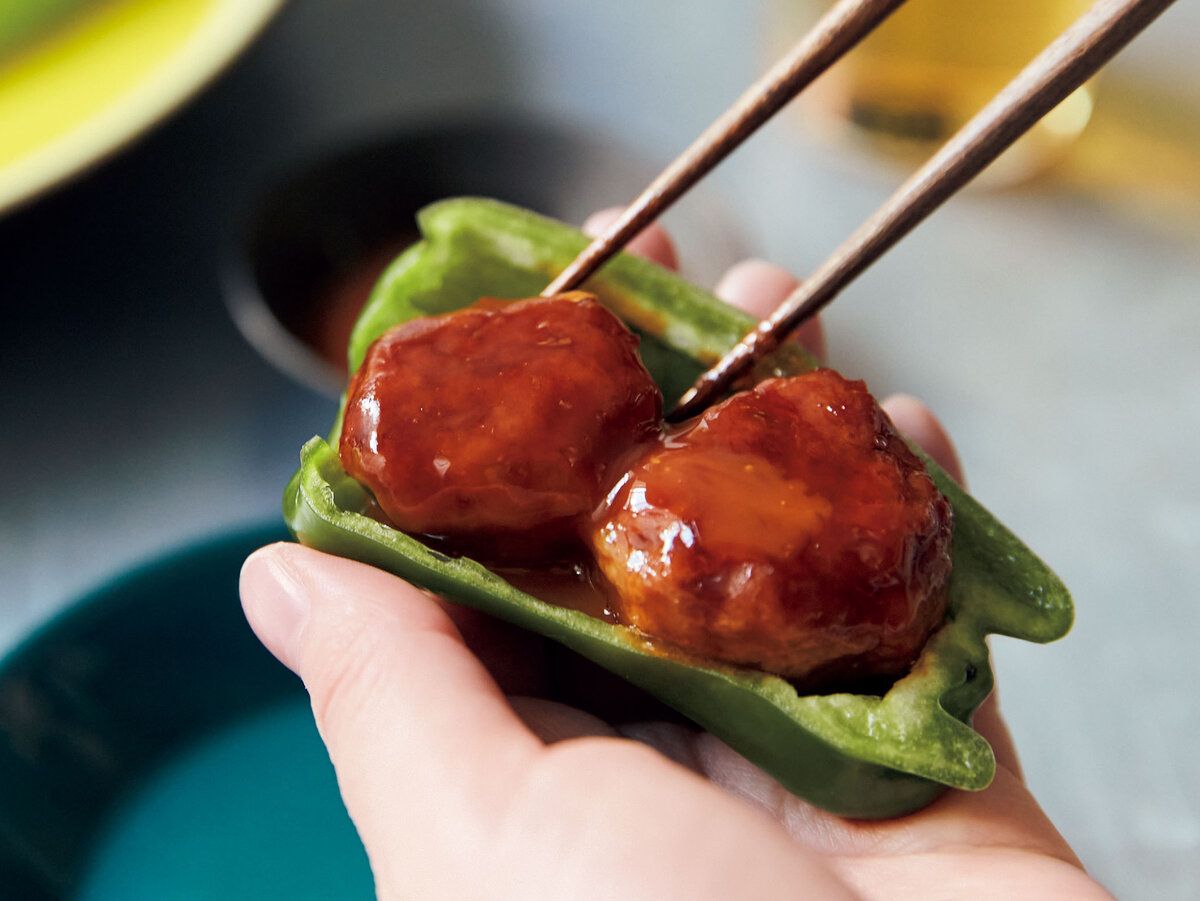 生ピーマン、パリパリすぎ！『ピーマンつくね』のレシピ。居酒屋のあの味をおうちで | TRILL【トリル】