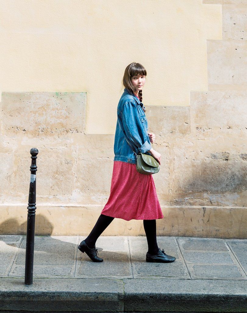 デニムジャケットとタイツで一気に秋！かわいくておしゃれなワンピースコーデ | TRILL【トリル】