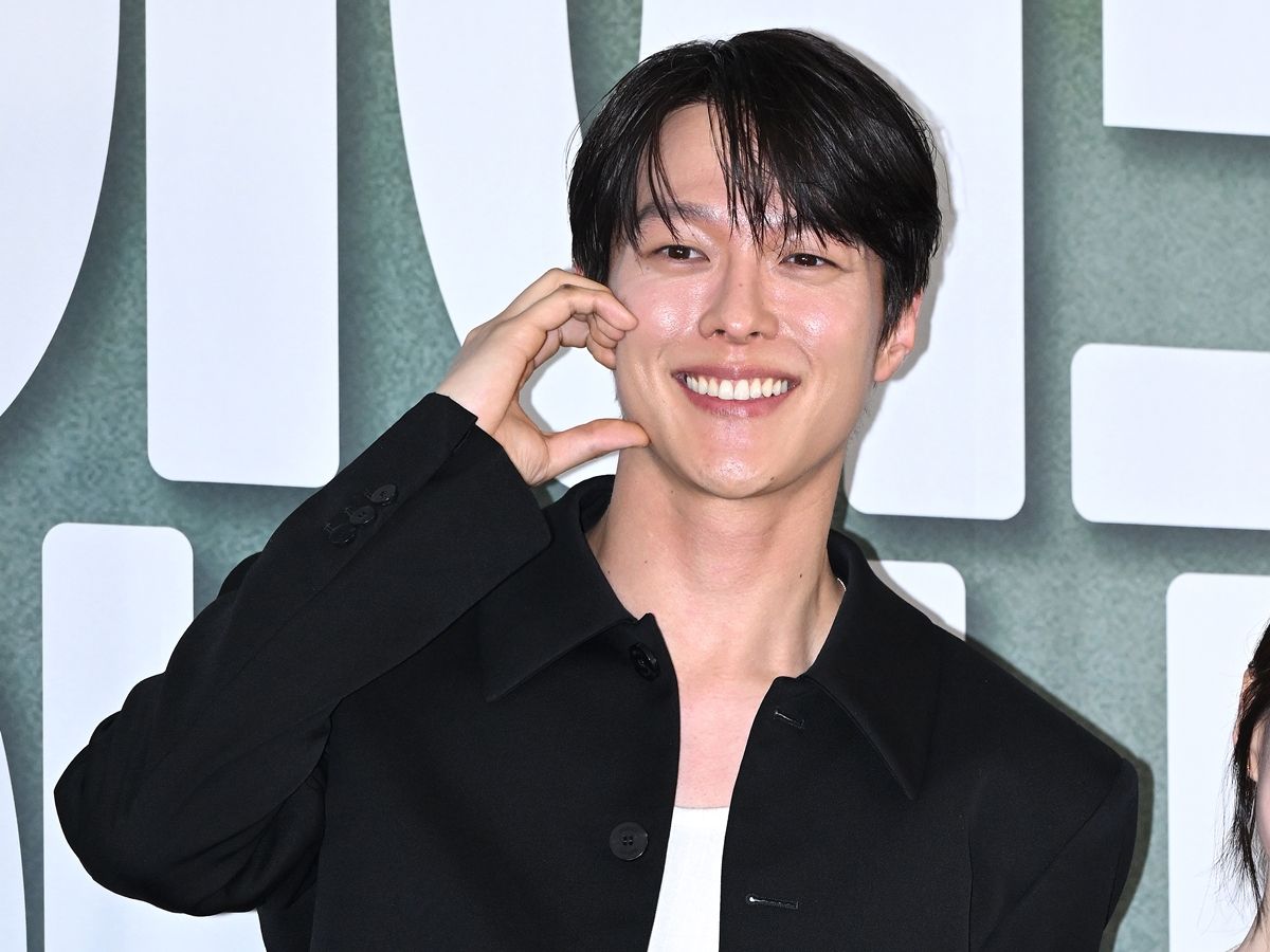 『ヒーローではないけれど』俳優チャン・ギヨン、ファンミでK-POPを踊りまくり!?ファンとの絆を深める | TRILL【トリル】