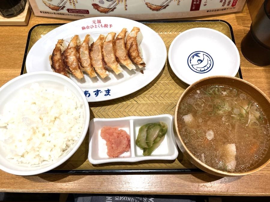 餃子定食はボリュームたっぷり豚汁付で768円「元祖仙台ひとくち餃子 あずま」 | TRILL【トリル】