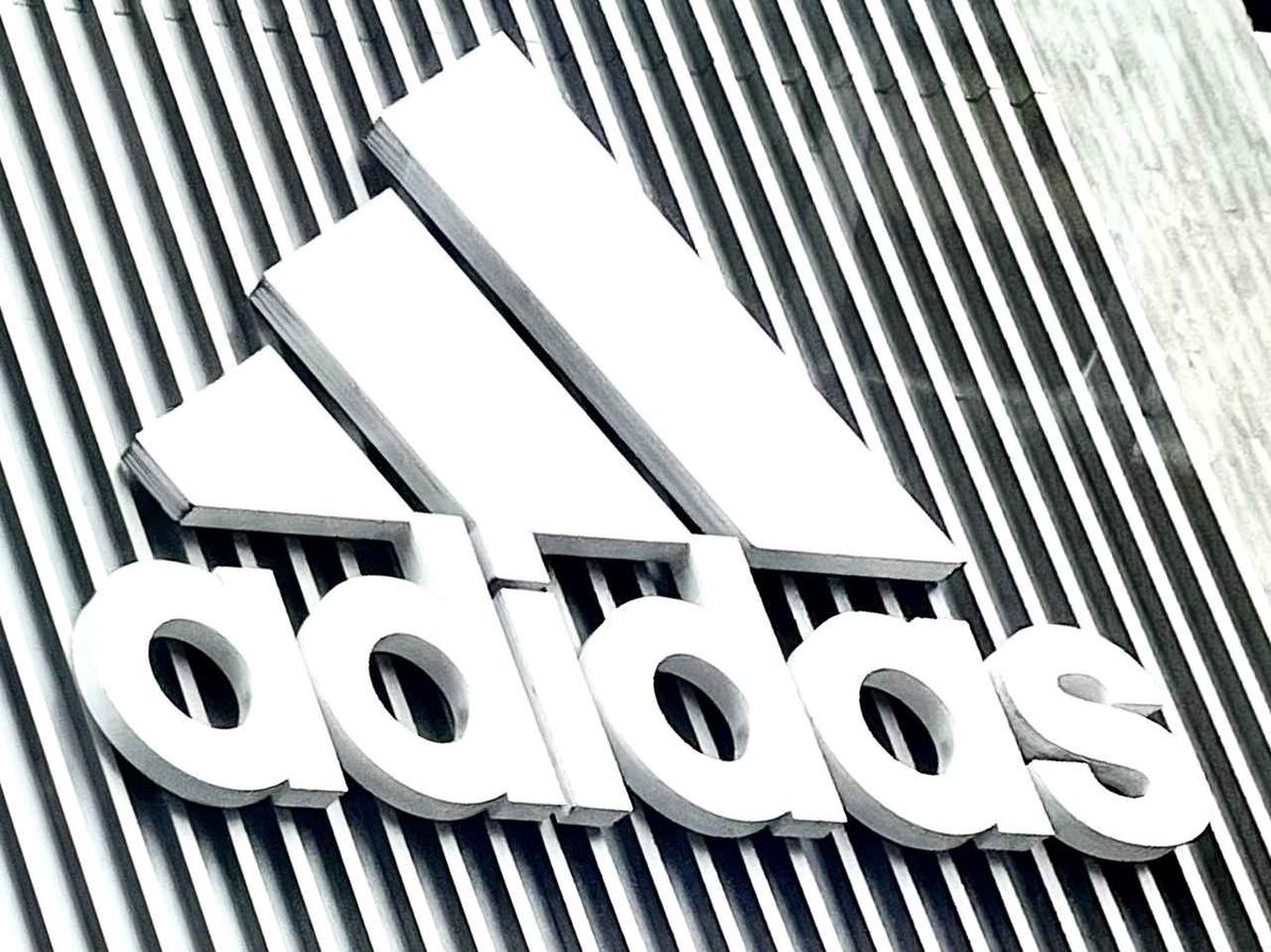 30・40代に似合う！【adidas】秋に履きたい「最旬スニーカー」 | TRILL【トリル】