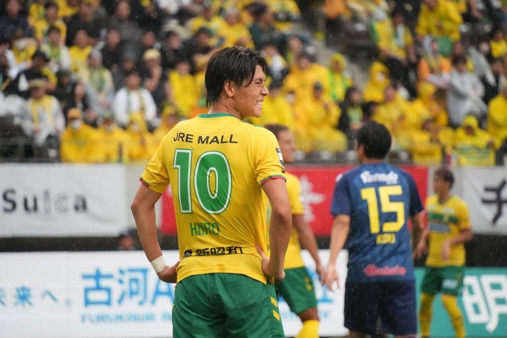 J2千葉はFW小森飛絢の今季22得点目で勝利！一方J3降格が決定したJ2群馬サポーターは「ここから這い上がれ！」と奮起を促す | TRILL【トリル】