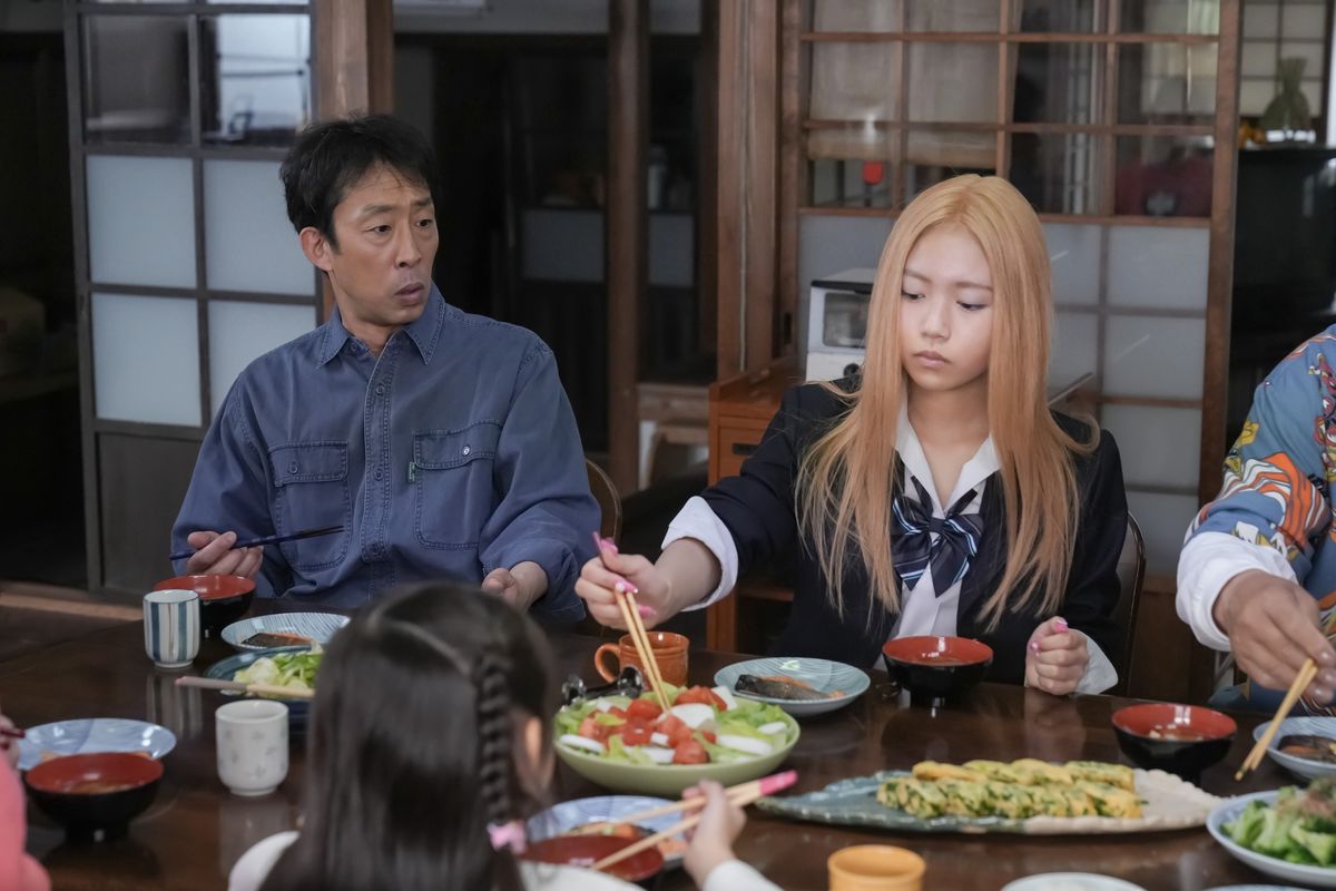 「切ない」人気女優の珍しい金髪姿がSNSでも話題に！震災描写と日常シーンとの緩急に「ホッとする朝」 橋本環奈主演NHK 『おむすび』 | TRILL【トリル】