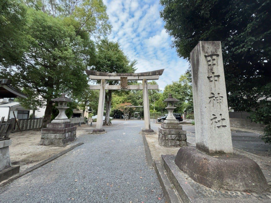 【京都ツウ】『月曜から夜ふかし』で紹介された田中さん必訪神社！孔雀もいる「田中神社」 | TRILL【トリル】