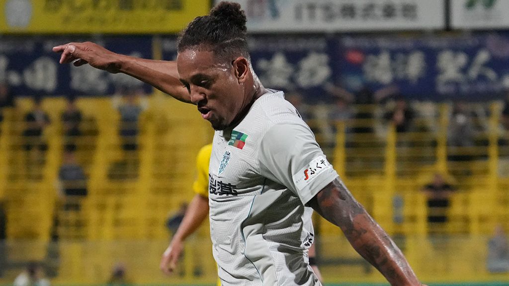 「ごめんなさい」という思いで…福岡のブラジル人FWが敵チームのファンに深々と頭を下げたワケ | TRILL【トリル】