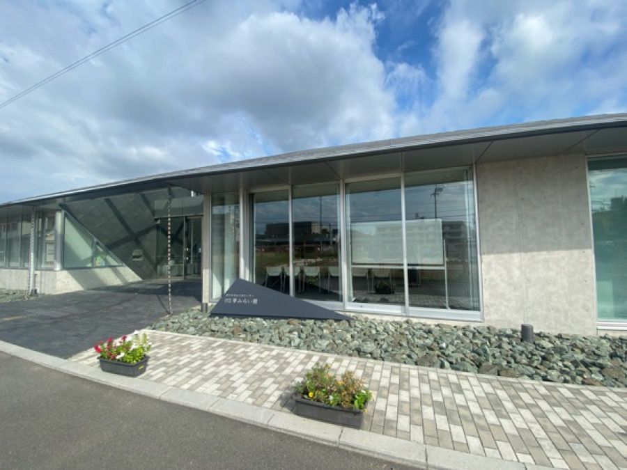 ココは本のテーマパーク！！夢＆未来溢れる伊予市立図書館へGo！！ | TRILL【トリル】