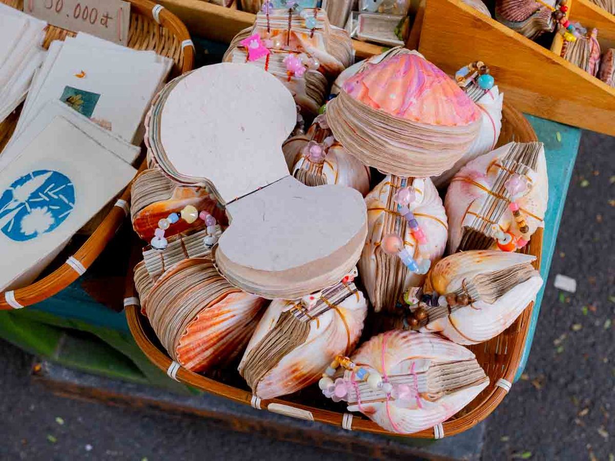 【ベトナム・ホーチミン最新お土産スポット】本物の貝殻で作ったメモ帳がレア！ | TRILL【トリル】