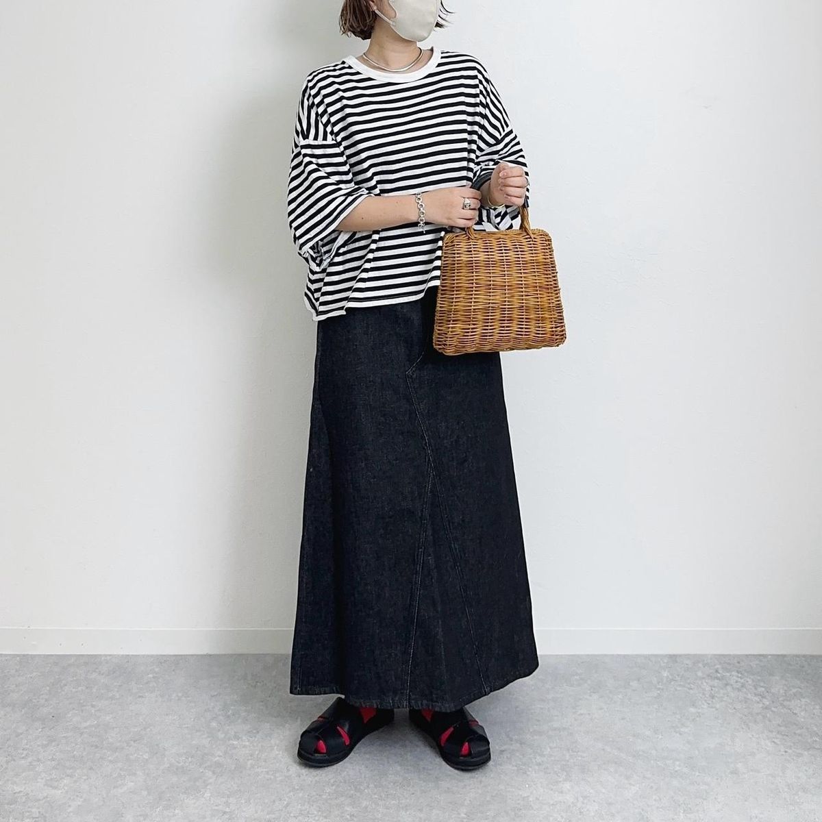 【無印良品の黒】が優秀！ 大人に似合う「秋ボトムス」 | TRILL【トリル】