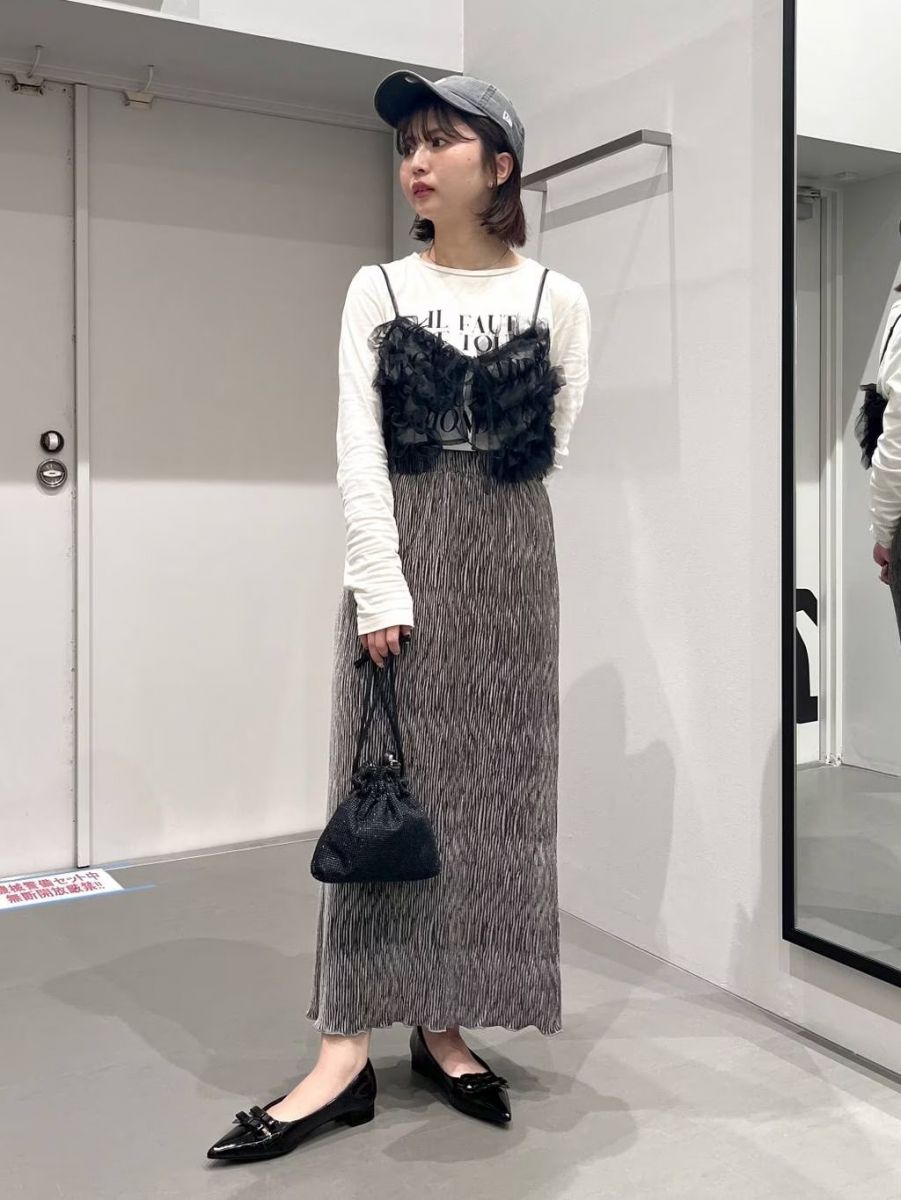 この秋使える♡「LOWRYS FARM」のシャイニーベロアスカートコーデ【コスパ名品リスト＃782】 | TRILL【トリル】