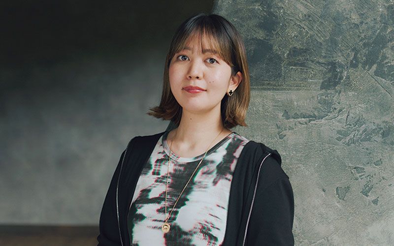 作家・新川帆立さんインタビュー！仕事も結婚も諦めない主人公の物語【着回しDiary】 | TRILL【トリル】