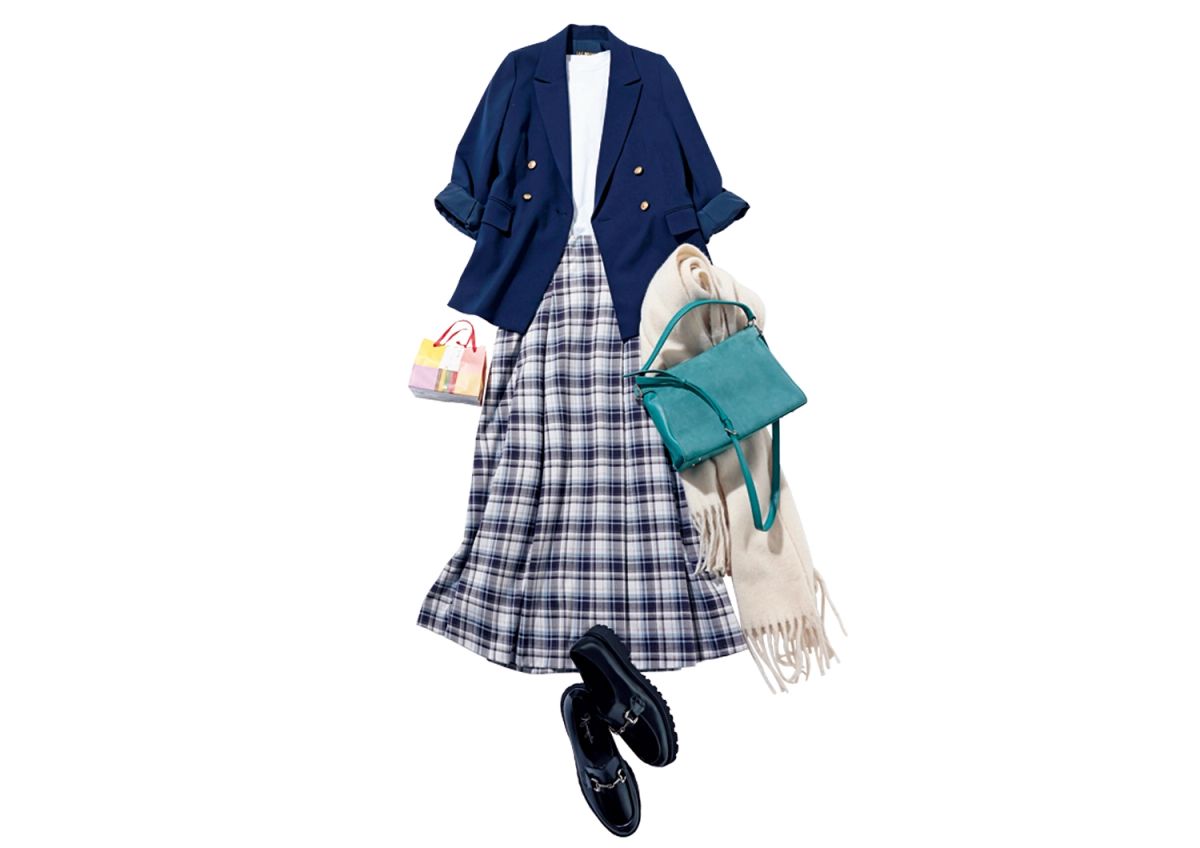 白ストールで顔映え＆防寒を両立♡キリっと着こなす紺ブレ通勤コーデ【毎日コーデ】 | TRILL【トリル】