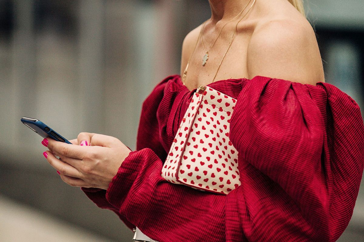 SNSが脅かすメンタルヘルス。「いいね」の呪縛から解放される日は来るのか？【VOGUE BEAUTY NEXT】 | TRILL【トリル】