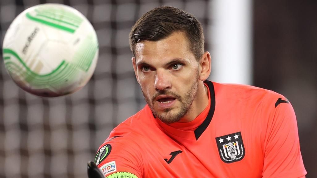 31歳の代表GK、代表OBと離婚した48歳美魔女との熱愛発覚！ | TRILL【トリル】