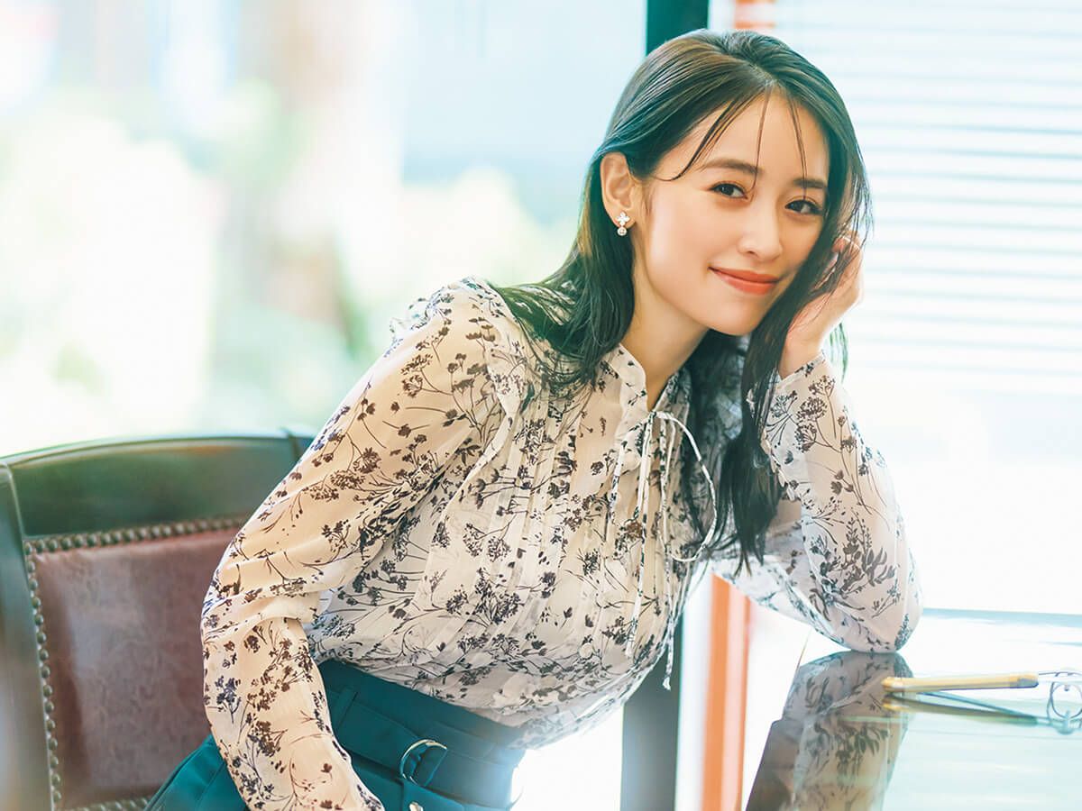 フリル、シアー etc. ディテールでレディに盛って♡花柄ブラウス×スカートの品格コーデ | TRILL【トリル】