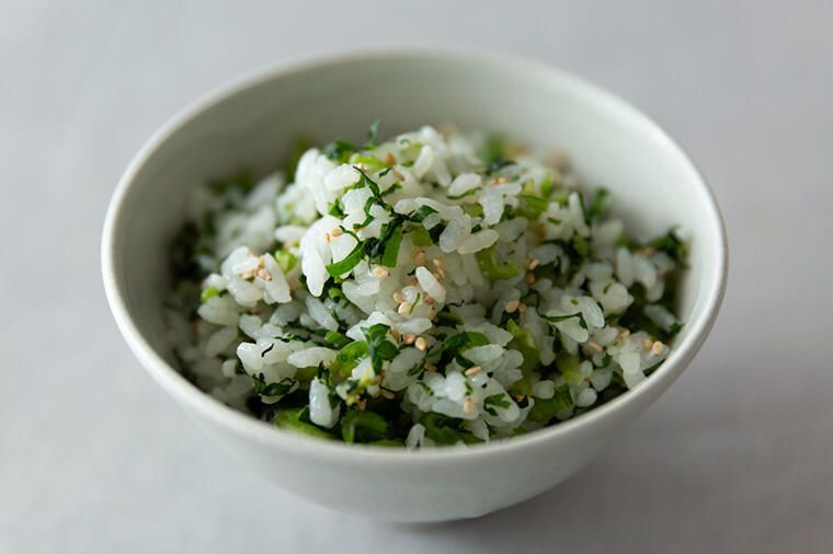 シャキシャキの歯ごたえ！"塩もみ小松菜の菜飯" | TRILL【トリル】