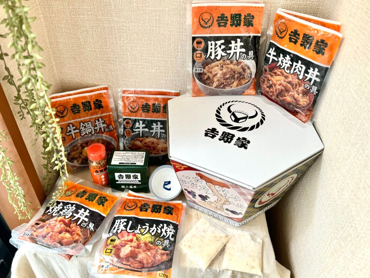 【吉野家 福箱2025レポ】先着3000名限定の“超小盛丼”をゲット！種類豊富な食品が詰まってるよ～ | TRILL【トリル】