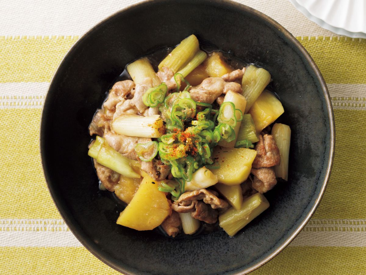 【肉じゃがならぬ、ねぎじゃが⁉】旬のねぎたっぷり『とろとろねぎじゃが』の作り方 | TRILL【トリル】