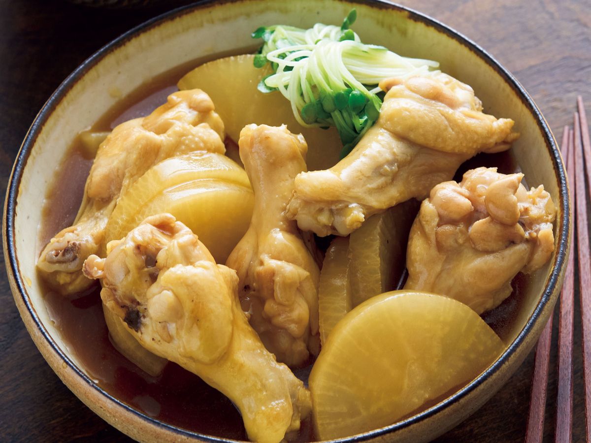 10分で味しみっしみ『手羽元と大根のオイスター煮』【素材2つ・味つけ全部大さじ1】 | TRILL【トリル】