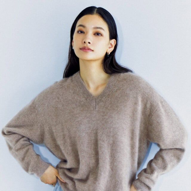 【ATON（エイトン）】大人の品格が纏えるカシミアニット【30代の上質ニット選び】 | TRILL【トリル】