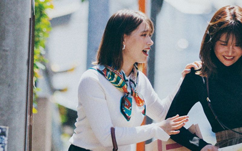 ポロニットと濃い色デニムで“今どきのキレイめ”完成【着回しDiary DAY26】 | TRILL【トリル】