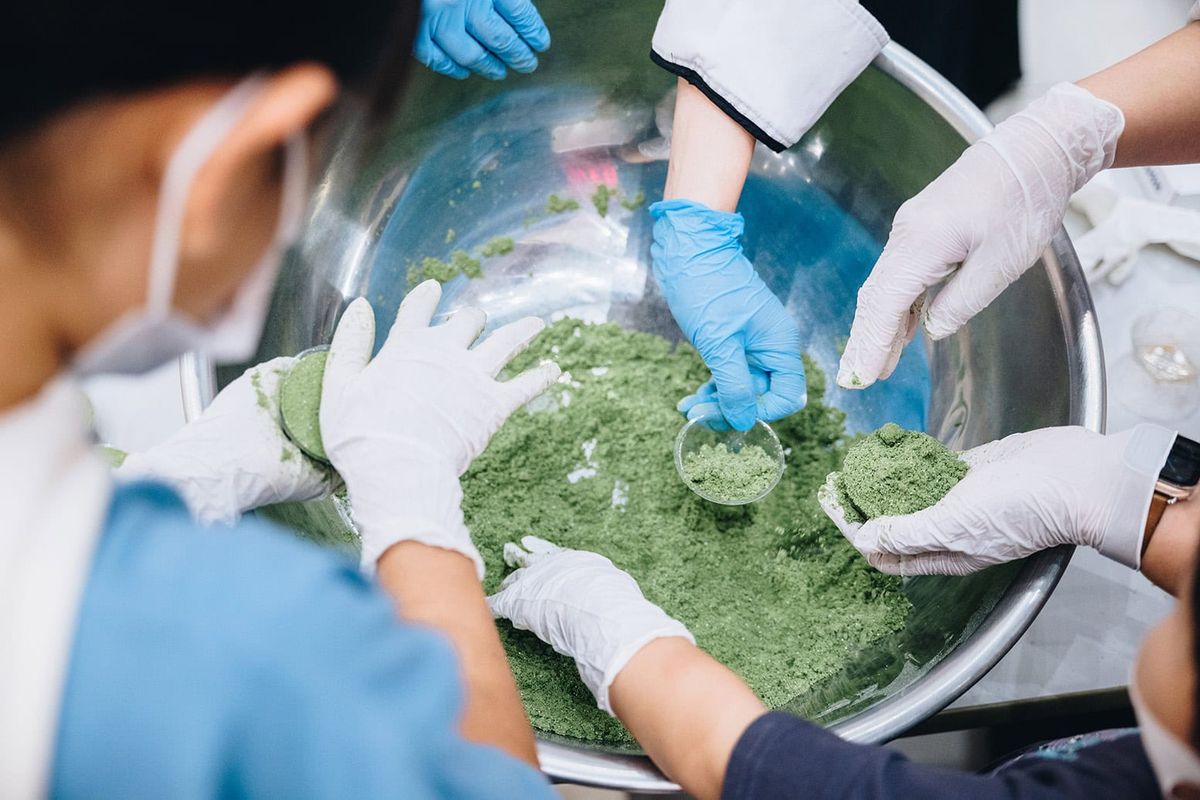 【LUSH】ワクワクが止まらない！ 今年最大のラッシュ体験型イベントでクリスマスムードを満喫♡【BEAUTY BUZZ】 | TRILL【トリル】