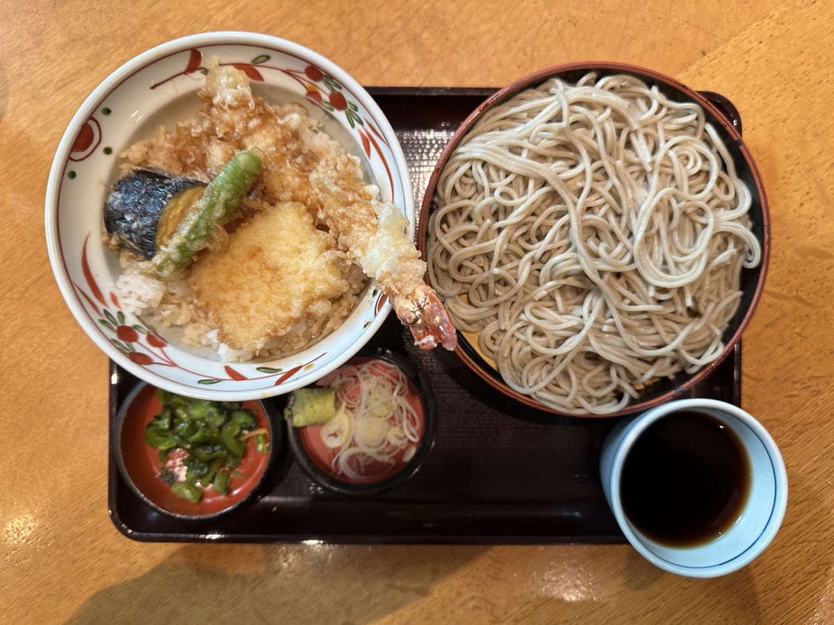 『富士そば』を抑えた！‟2024年最も利用したそばチェーン店”ランキング！1位に輝いたのは「麺が美味しい」「サクっと食べられる」 | TRILL【トリル】