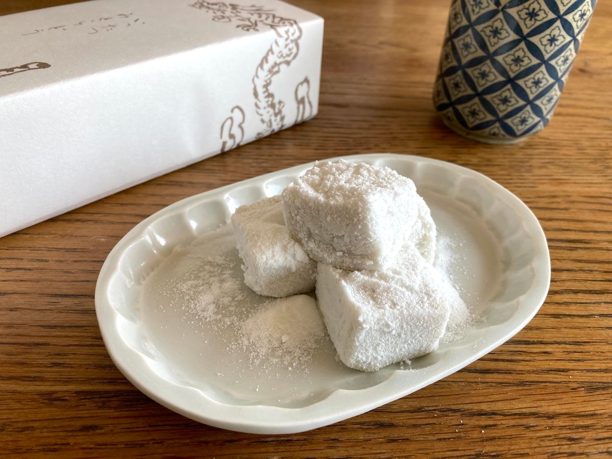 【これがミシュラン三つ星の味…】柔らか＆モチモチ。話題の真っ白ココナッツのわらび餅！ | TRILL【トリル】