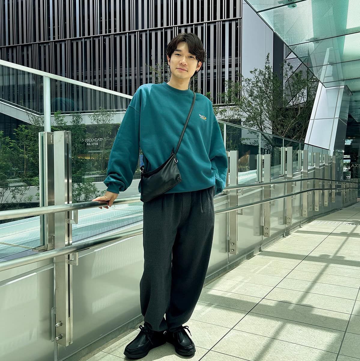 【SNAP】個性的な色のスウェットが主役！ワダさん | TRILL【トリル】