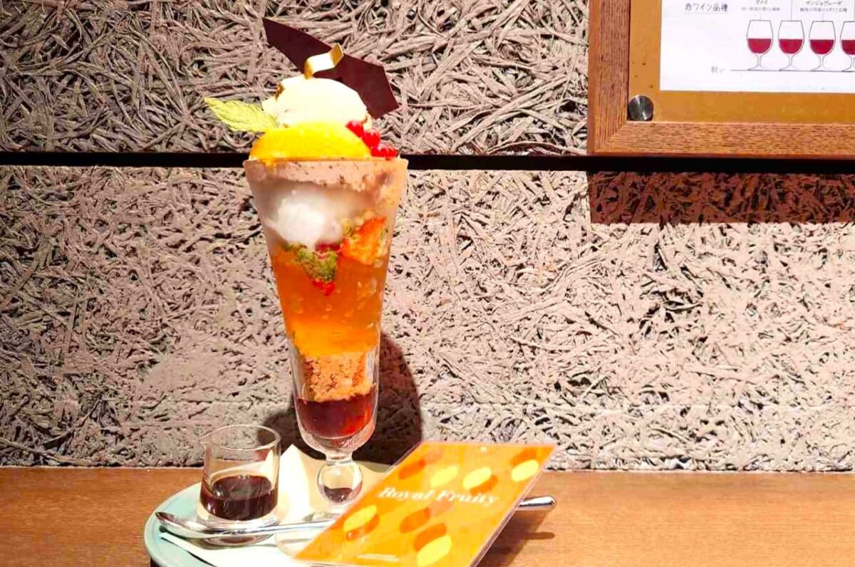 【東京夜パフェ巡礼Vol.3】ショコラのマリアージュを堪能「パティスリー＆カフェデリーモ」の夜パフェ│日比谷 | TRILL【トリル】