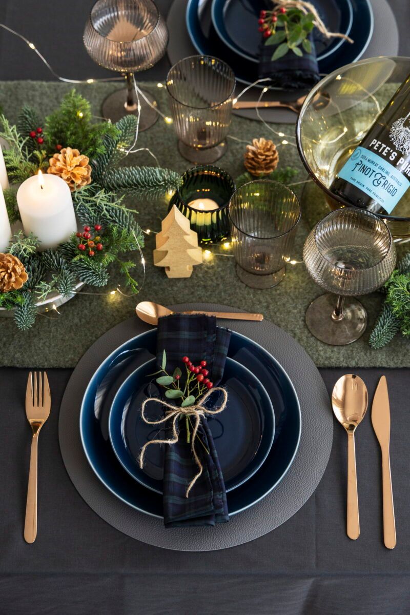 【IKEAや100均でできる！】クリスマスのテーブルコーディネート①食器・カトラリー・リネン | TRILL【トリル】