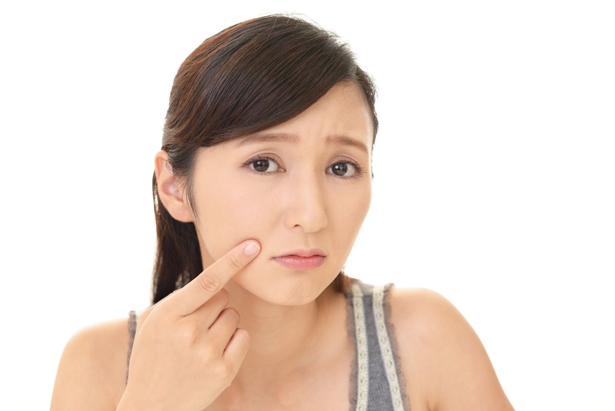 毛穴がどんどん広がる！たるみ毛穴が増えるNG習慣3つ | TRILL【トリル】