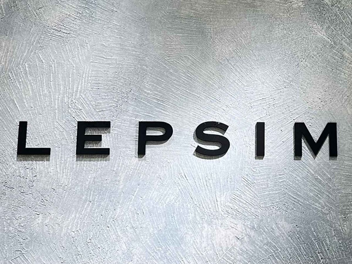 “簡単 × 垢抜け”したい人へ！【LEPSIM】シンプル服に映える♡「もふもふベスト」 | TRILL【トリル】