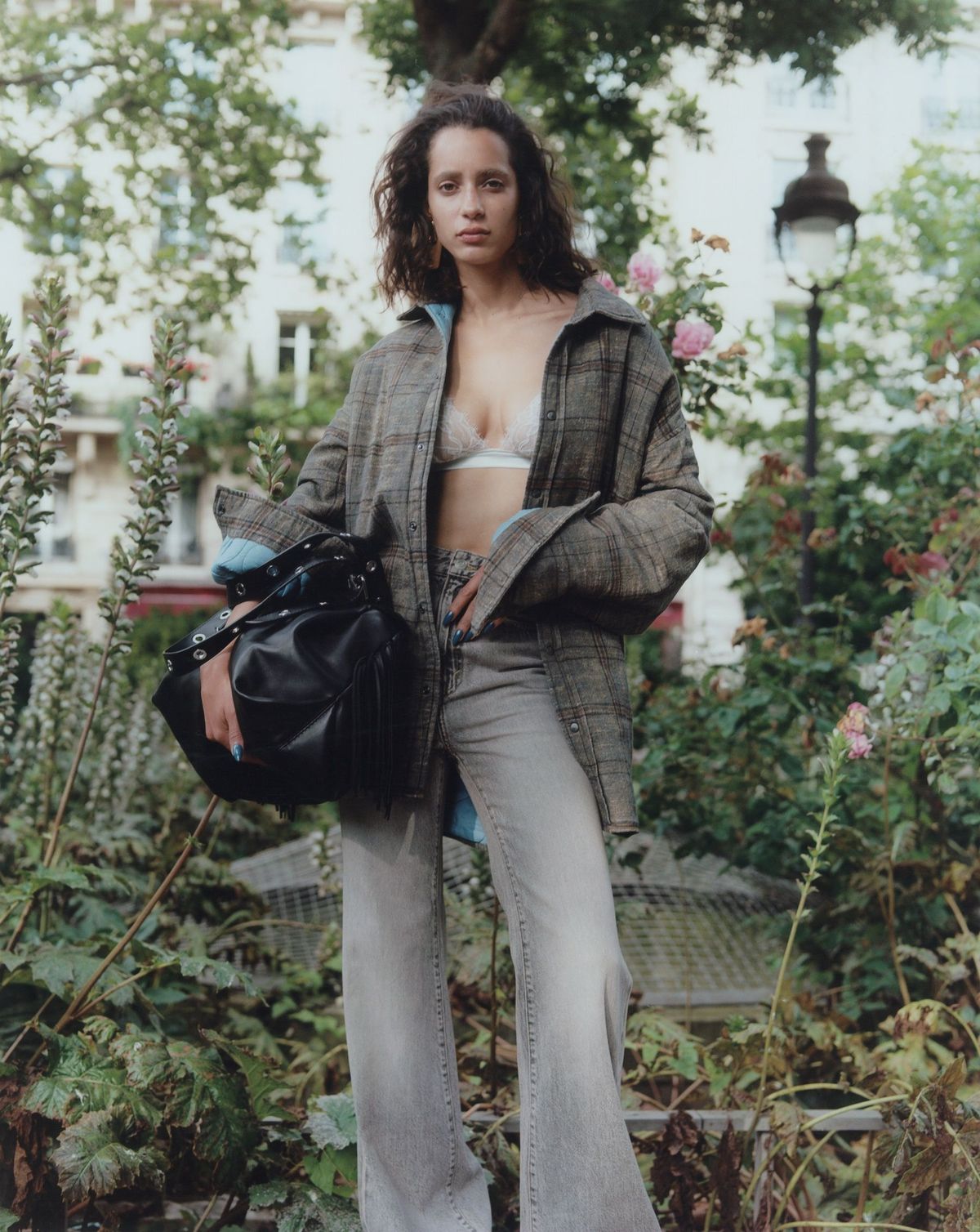 この冬注目のカラーデニム──エレガンスとカジュアルを極める最新トレンド【最旬デニム特集 Vol.4】 | TRILL【トリル】