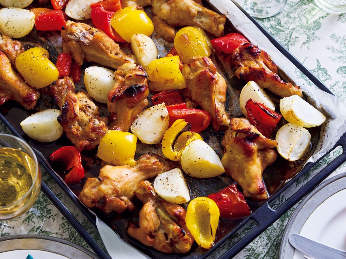 並べて焼くだけ！お手軽ごちそうレシピ『鶏手羽元のBBQオーブン焼き』／クリスマスに | TRILL【トリル】