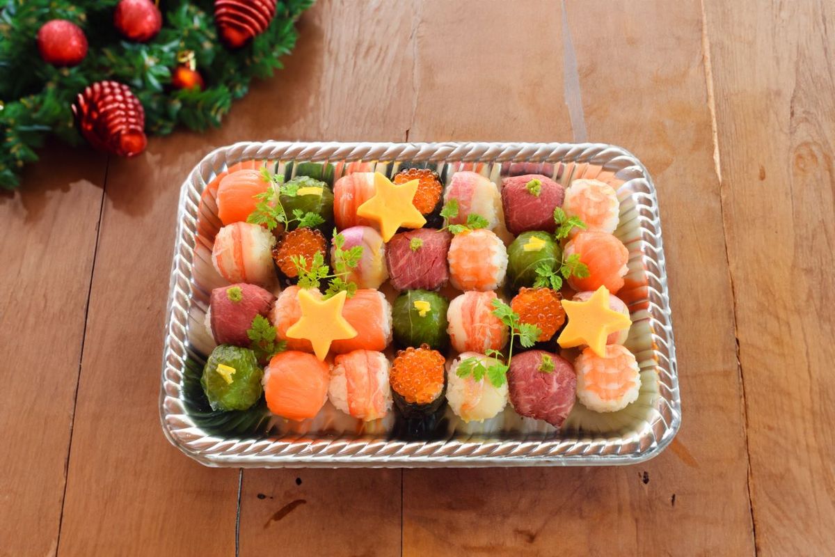 クリスマスに新提案！かわいくて豪華な「てまり寿司」で特別な夜を | TRILL【トリル】