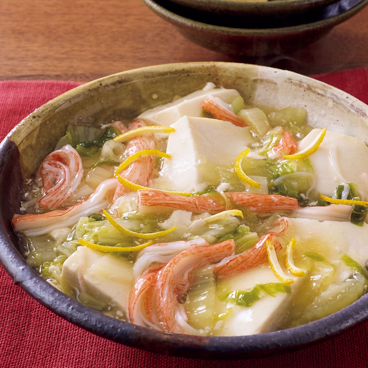 胃にやさしく体ポカポカ。しみじみおいしい『豆腐と白菜、かにかまのゆず煮』のレシピ | TRILL【トリル】