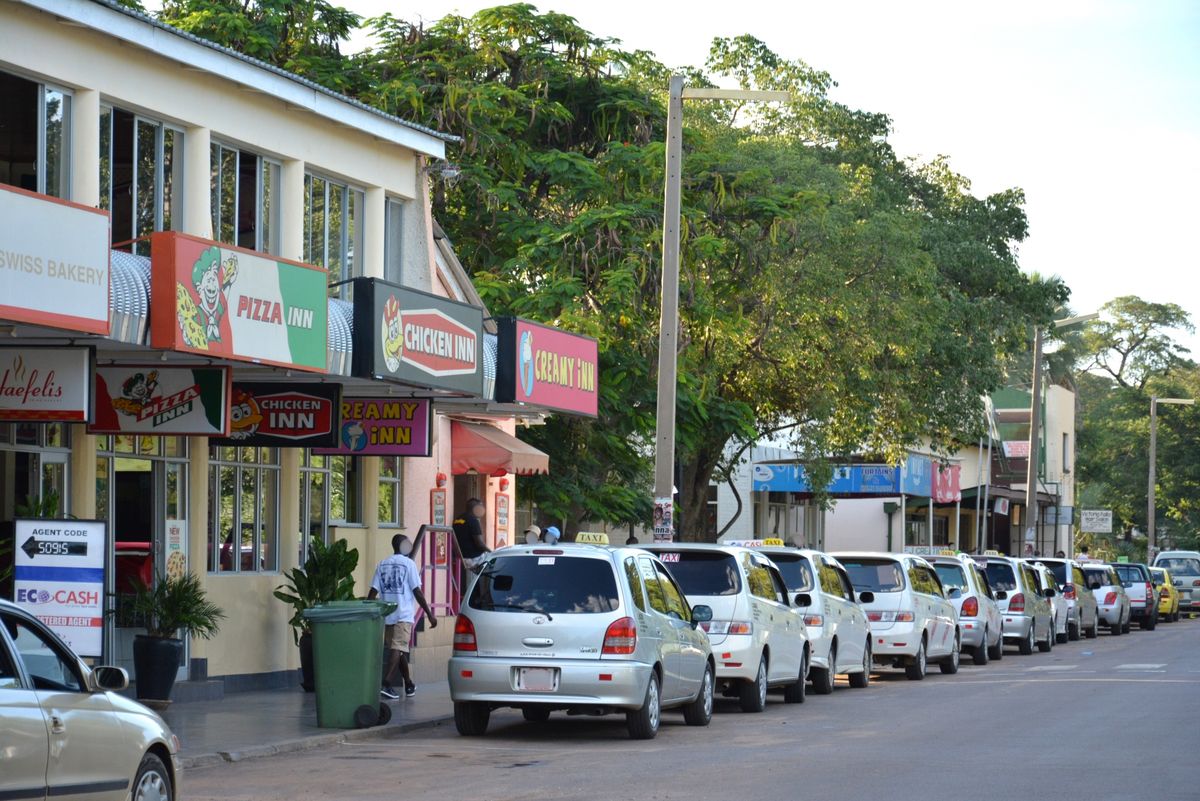 アフリカのローカルめしに挑戦！常連客の“大クレームを目撃”するも、予想外な展開にほっこり | TRILL【トリル】