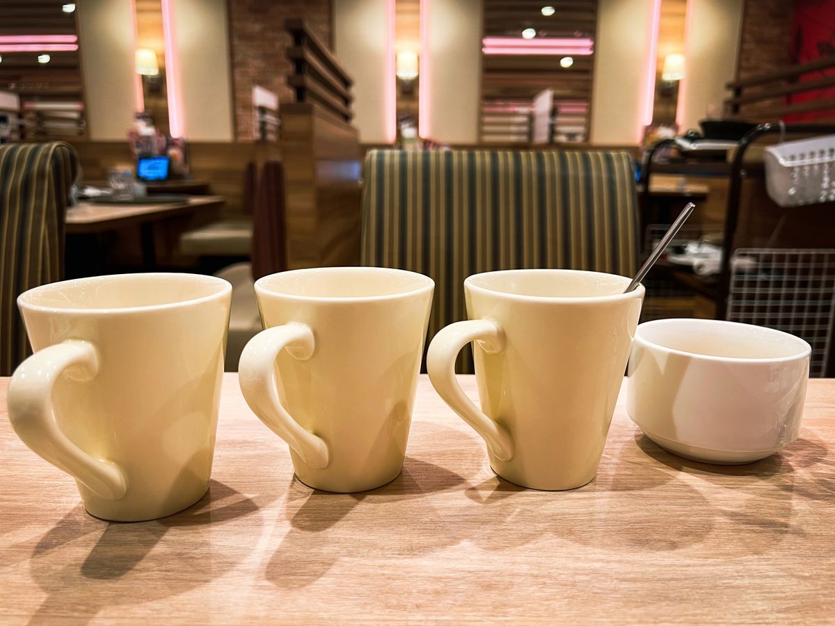 「知らないと恥ずかしい…！」大人なら守りたい【ファミレスNGマナー5選】 | TRILL【トリル】