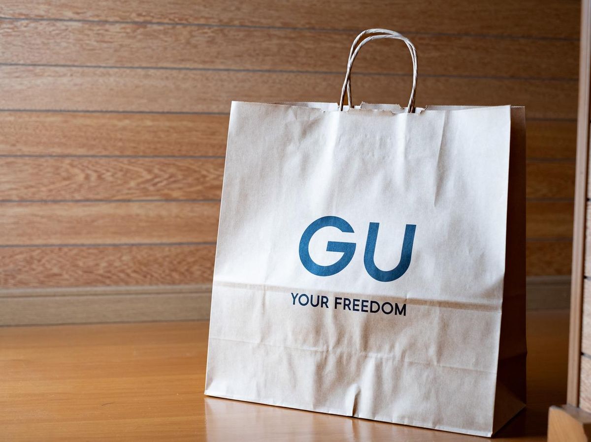 「黒もゲットしたい！」【GU】マニアも大絶賛の「990円トップス」 | TRILL【トリル】